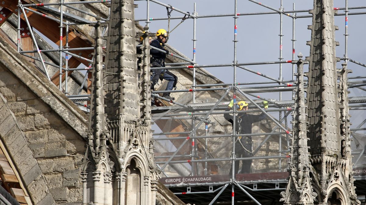 Podívejte se: Požárem zdecimovaná Notre-Dame vstává z popela - Seznam ... Podívejte se: Požárem zdecimovaná Notre-Dame vstává z popela - Seznam ...